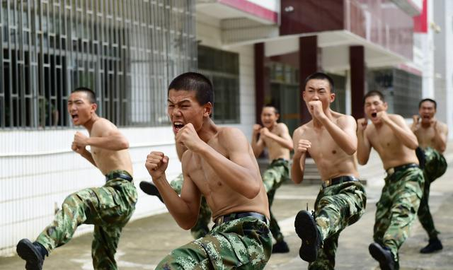 部队伙食菜品齐全，军人最难忘的却是这种食品，我们都吃过