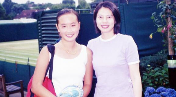 她37年前叛逃美国，做了叛国者，害惨了队友，如今高调回国捞金！