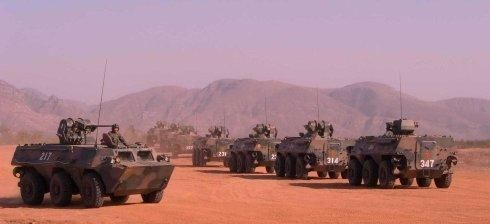 ZSL92式步战车：就是一辆装甲输送车，加装1门25毫米机关炮而已|步战车|机关炮|轮式_新浪新闻