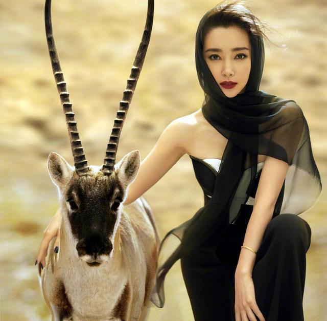 女星《男人装》封面PK，杨幂排第三，第一至今无人超越