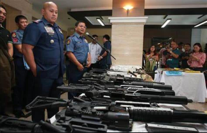 菲律宾警察缴获的枪械M16、M4，美式武器为何在菲国落地开花|菲律宾|武器|枪械_新浪新闻