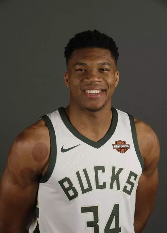 又一位球星迷上拔火罐，中国理疗征服NBA！科比曾高价请足疗师