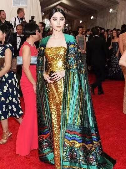 范冰冰的范爷称号真不是靠吹，5套中国风礼服，一套比一套霸气|范冰冰|中国风|礼服_新浪新闻