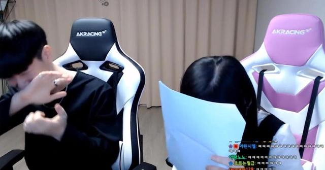 Theshy脱单了？直播间出现一位可爱型美女，Shy哥手把手教打游戏