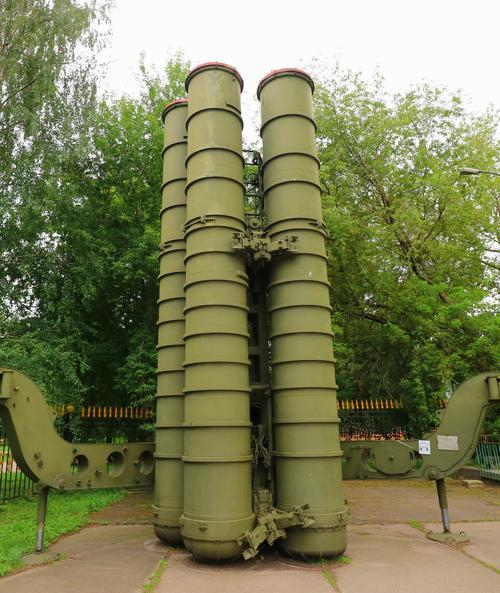 俄“外交武器” 只要亮出S300、S400 各国都争着与它友好