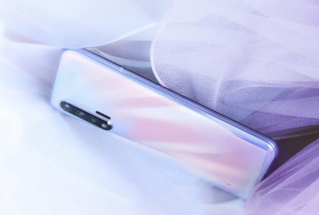 华为再次出击，华为Nova6从3199降至2399，网友：终于等到了__财经头条