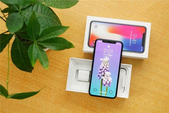 刘海屏手机颜值排名：华为P20第三，iPhoneX第五，__财经头条