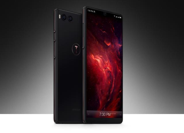 1TB内存8848元！锤子坚果R1正式发布，史上最疯狂堆料__财经头条__新浪财经