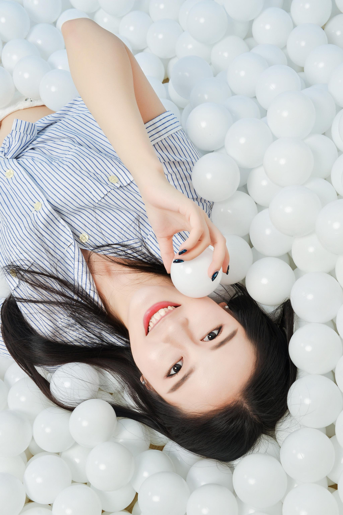 周洛伊 三亚学院毕业 双鱼座 22岁 身高166cm 体重47kg 喜欢旅游 拍照