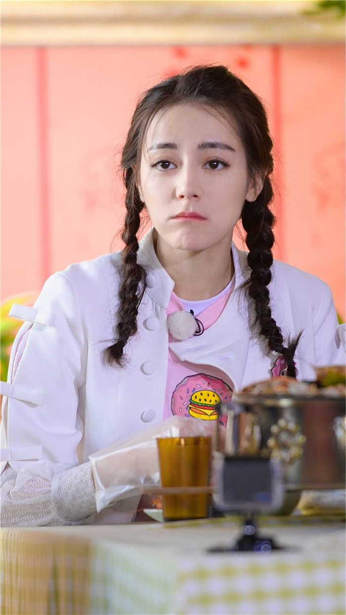 迪丽热巴的护士照，好想去医院