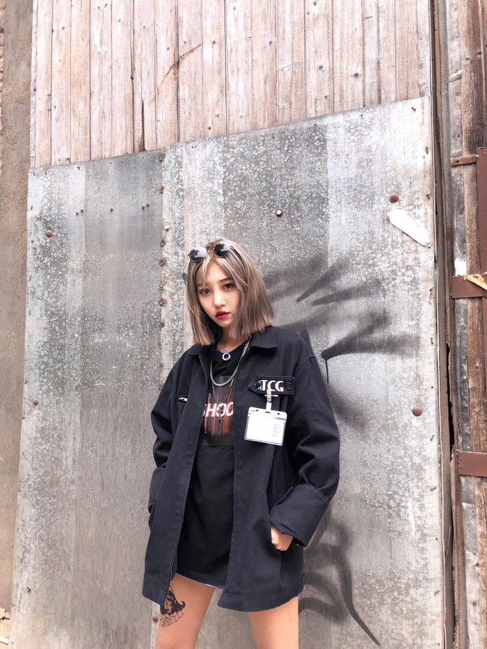 爱好拍照 身高163 体重44kg