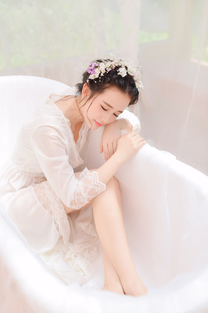 三亚学院毕业的，双鱼座妹子-周洛伊，22岁，身高166，体重47kg