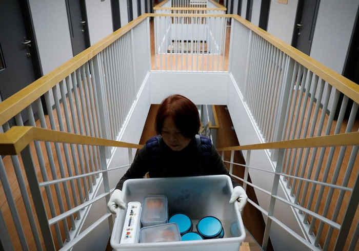 探访韩国花钱才能进的监狱，每晚600体验者说外面生活才是监狱