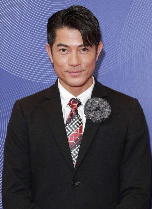 张震岳晒儿子正面照！扒扒情场浪子回归家庭变奶爸的六大男星