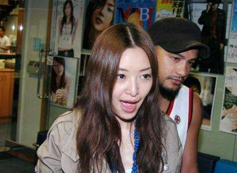 张震岳晒儿子正面照！扒扒情场浪子回归家庭变奶爸的六大男星