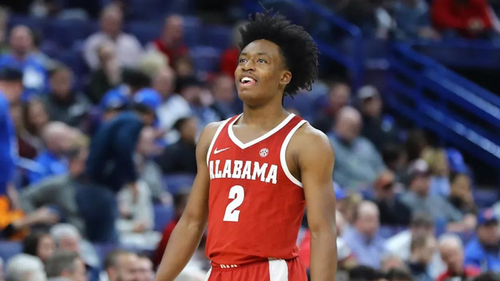 断到对手怀疑人生！他花了四年，从全美299逆袭到了NBA！