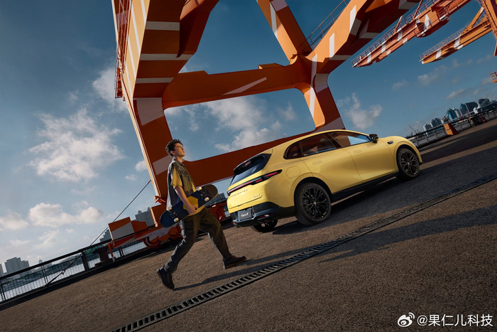 零跑Lafa 5今晚预售，续航515-605km，预售价10.58万起__财经头条__新浪财经