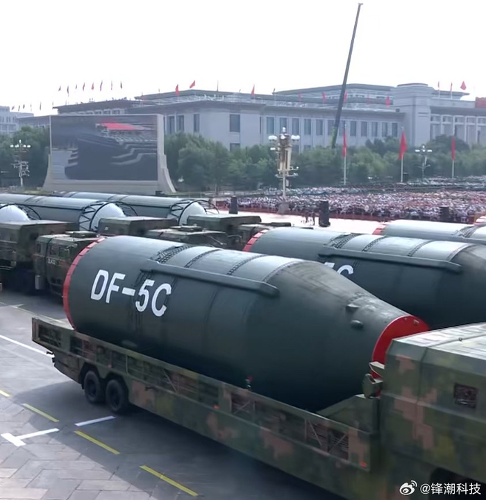 东风61与DF5C核导弹亮相，火力覆盖全球__财经头条__新浪财经