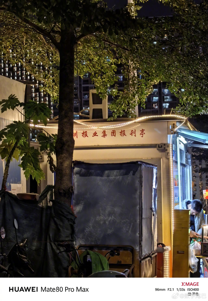华为Mate80 Pro Max与iPhone 17 Pro Max夜景拍摄对比__财经头条__新浪财经
