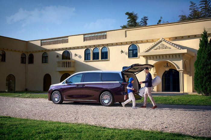 岚图汽车广州车展发布70.99万豪华四座MPV__财经头条__新浪财经