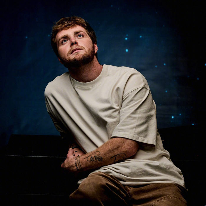 Alex Warren斩获2025年VMA最佳新人奖__财经头条__新浪财经