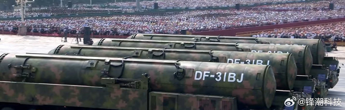 东风61与DF5C核导弹亮相，火力覆盖全球__财经头条__新浪财经