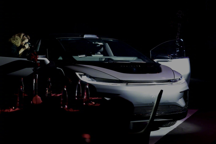 法拉第未来FX Super One明日迪拜首交，车主为球星伊涅斯塔__财经头条__新浪财经