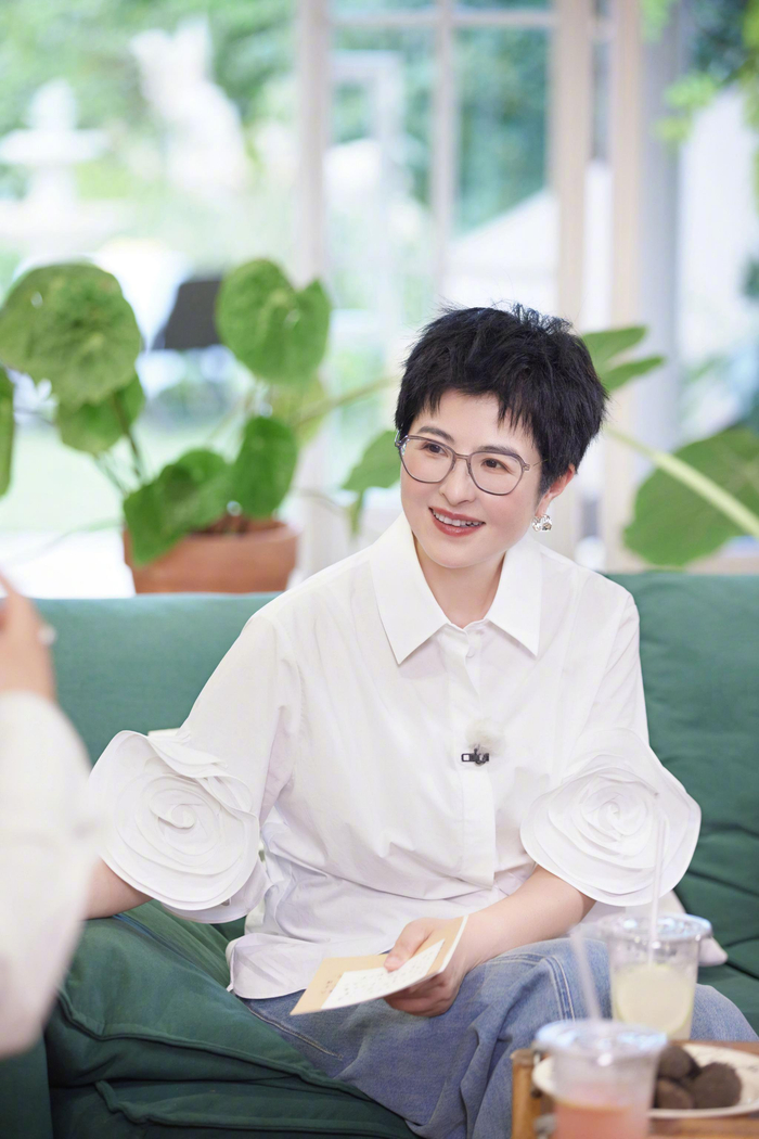 沈奕斐谈爱情需勇气，湖南卫视《背后》今日上线拆解女性迷思__财经头条__新浪财经