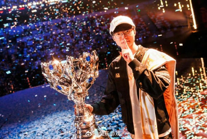 Faker展望2026赛季，目标世界赛冠军|Faker|赛季_新浪新闻