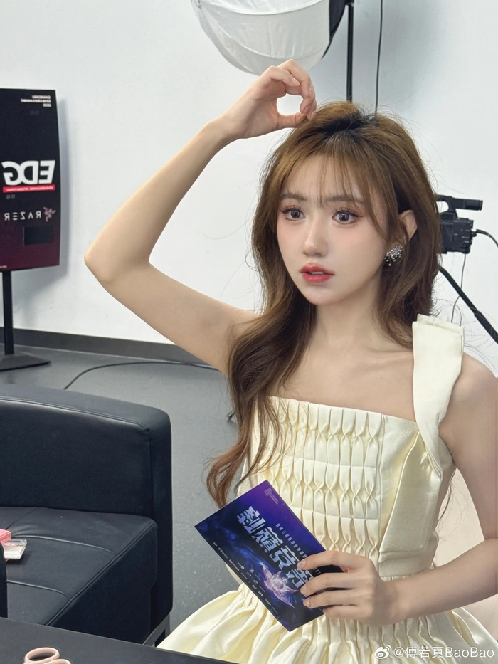 LPL主持BaoBao晒骑士之路照__财经头条__新浪财经