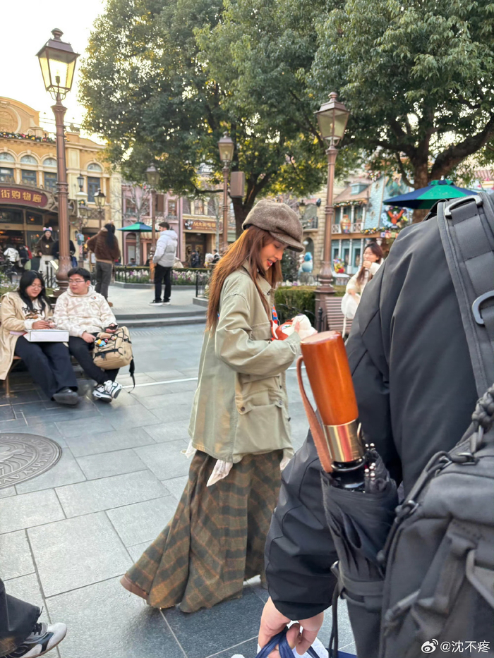 田嘉瑞林子烨金晨李小璐冉莹颖同日现身上海迪士尼|冉莹颖|金晨|李小璐|林子烨|田嘉瑞_新浪新闻