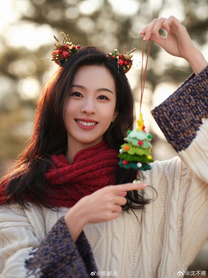 陈都灵圣诞营业化身温柔小鹿|粉丝应援物产出|陆子艺_新浪新闻