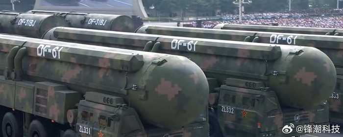 东风61与DF5C核导弹亮相，火力覆盖全球__财经头条__新浪财经