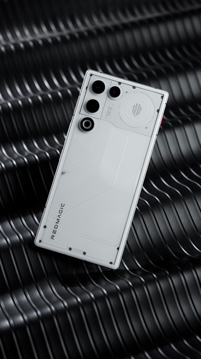 红魔11 Air发布，真全面屏、透明设计、RGB灯效三大元素延续__财经头条__新浪财经