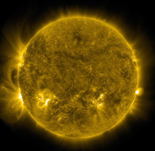 表面温暖的太阳下，太阳的能量是否会比我们想象的更强大？