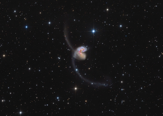 NGC 4038/4039-维也纳太空华尔兹