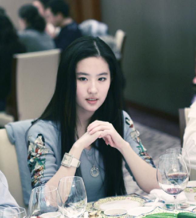 为何刘亦菲单身至今？不是没人想娶，看完这照片你就明白了
