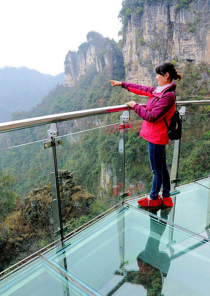 惊险刺激的方山绝壁悬空玻璃栈道