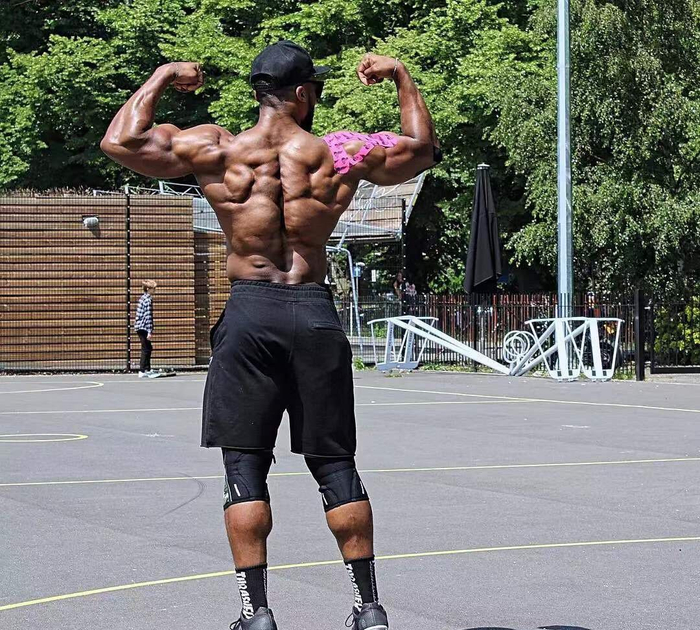 OBi vincent号称纯自然健美、黑人中长得最丑得健美训练者吗？