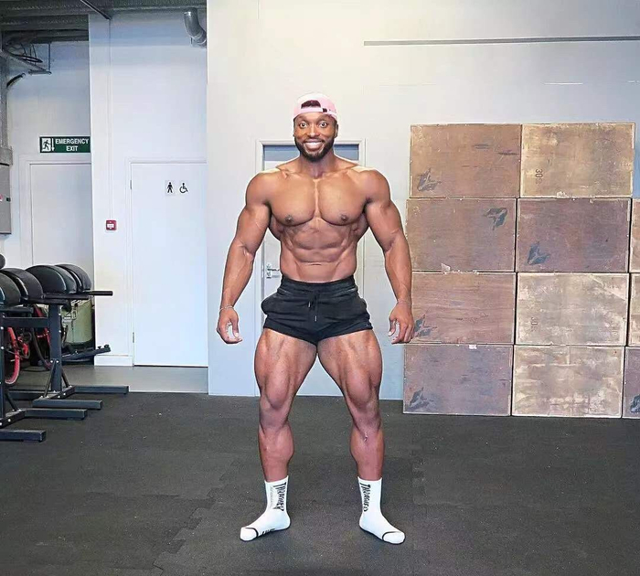 OBi vincent号称纯自然健美、黑人中长得最丑得健美训练者吗？