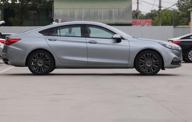 国产B级车“扛把子”，1.8T+6AT，12个BOSE音响，不足15万