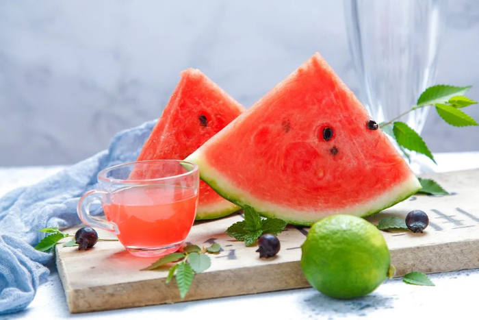 保鲜膜包过的西瓜细菌爆表，严重会导致中毒？记住4点，安全吃瓜