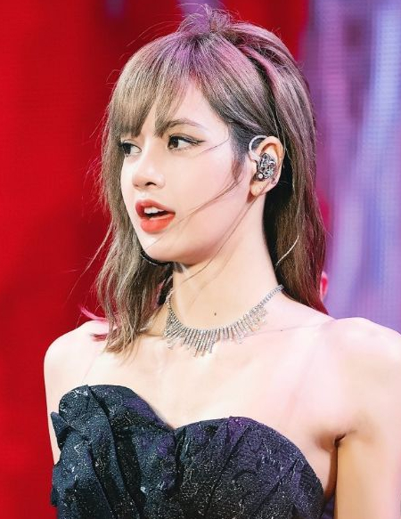 Lisa喜提第三个代言，商业价值爆棚，怪不得YG突然开始捧Lisa