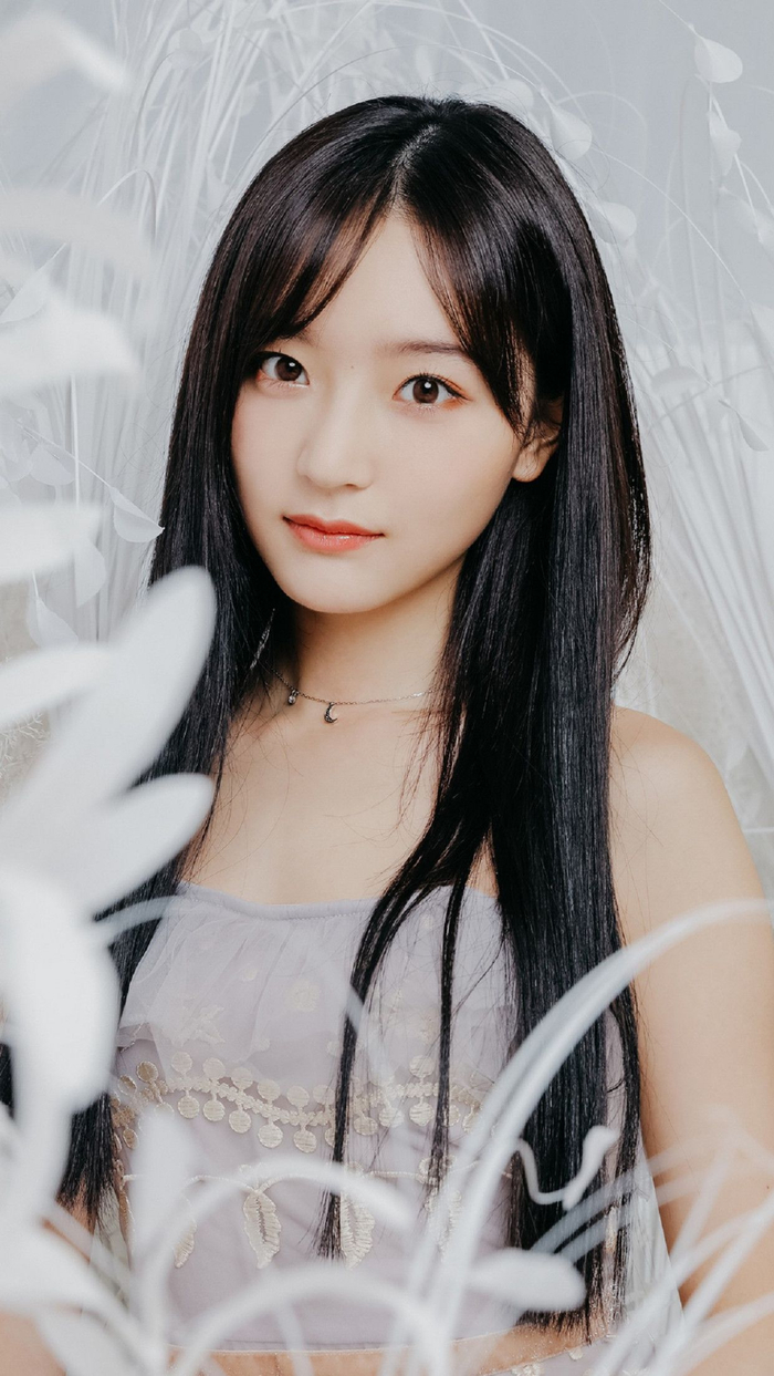 图一是偶像团体GNZ48成员谢蕾蕾