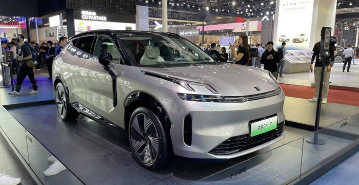 领克08EM-P亮相，基于CMA Evo全新架构打造