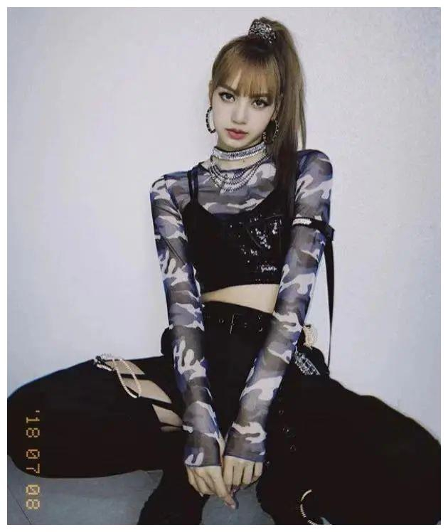 Lisa、欧阳娜娜都爱的超 A 风，凭什么受到 Z 世代女生的追捧？__财经头条