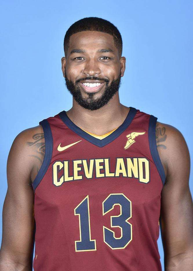 汤普森本该是喜当爹，怎料卡戴珊力挺起诉对方，原因很真实！