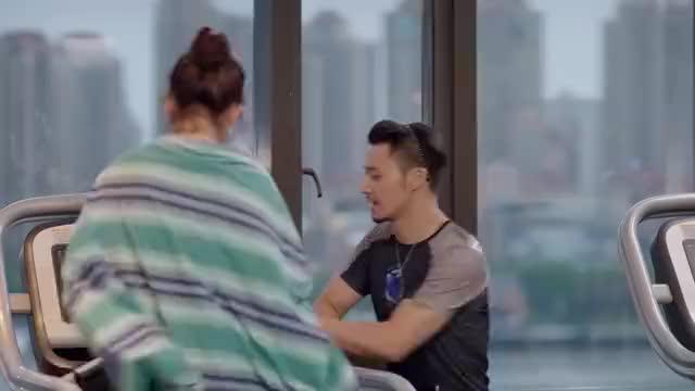 小幸福：郭跆做了罗美娟的健身教练后，经理告诉他一定伺候好