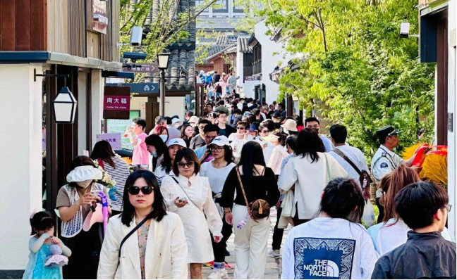 由“蟠龙古镇”更新而来的“蟠龙天地”凭什么“火”了？