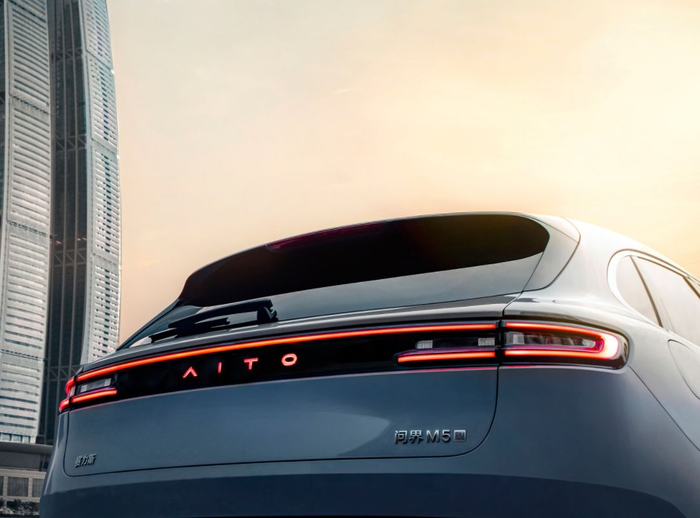 发布会全程Diss特斯拉！ 问界M5 EV订单破3万，余承东:感谢信赖__财经头条